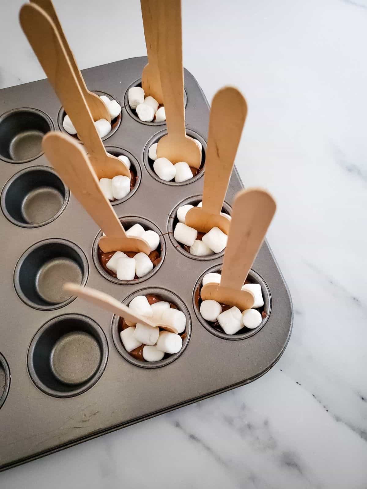 Homemade Christmas Hot Chocolate Spoons - Saving Dollars and Sense